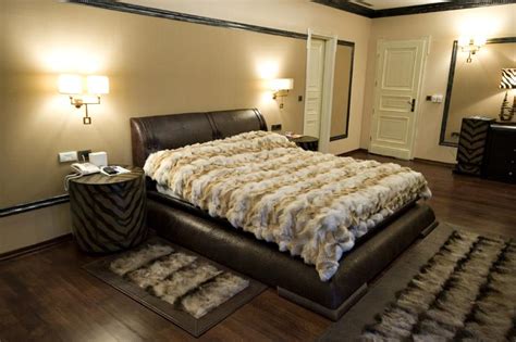 Ето я супер бомбата на ПИК Министър Таня Андреева се пече на плажа докато болниците фалират