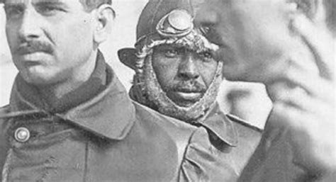Dünya Tarihindeki İlk Siyahi Savaş Pilotu Ahmet Ali Çelikten Ekşi Şeyler