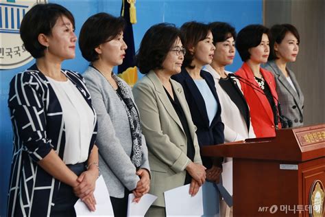 사진 민주당 여성의원 곽상도·김중로 여성비하 공개사과 요구