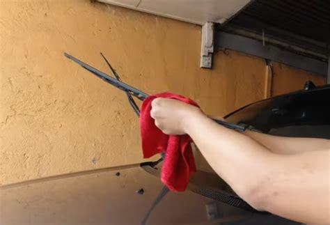 5 Ways To Prolong The Life Of Your Windshield Wipers