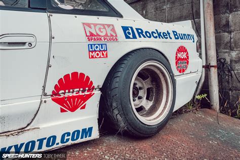 배경 화면 자동차 타이어 후드 자동차 조명 창문 흘레 자동차 꼬리 브레이크 라이트 자동차 디자인 합금 바퀴 자동차 외장 차바퀴 뚜껑 범퍼 모터 스포츠