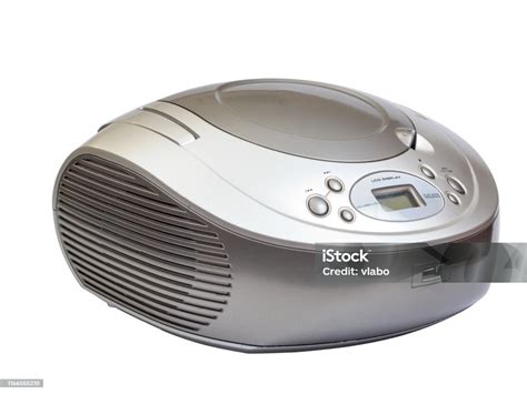 흰색에 절연 실버 스테레오 Cd 라디오 카세트 레코더 놀기에 대한 스톡 사진 및 기타 이미지 놀기 콤팩트 디스크 밀기 Istock