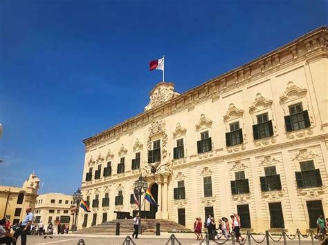 警惕 国家外国专家局统计，我国一半外国教育从业者是“黑外教”！凤凰网