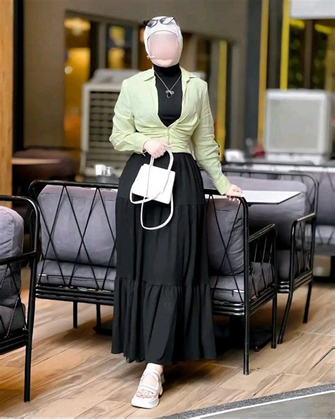 Pin by ﺂمـم شـۿهـﻤـم on بنات Stylish clothes for women Stylish hijab Aesthetic