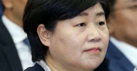 포토 복당 후 첫 더불어민주당 의원총회에 참석한 서영교 의원