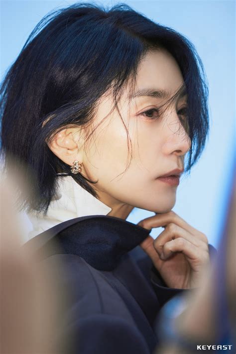 김서형 탄탄한 복근 놀라워라화보 비하인드컷