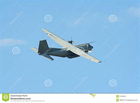 Airplane 库存照片 图片 包括有 户外 等候 现代 灰色 推进器 旅行 飞机 风景 3143630
