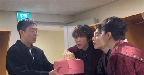 ‘군인 고우림 ♥김연아와 콘서트 데이트 포착…포레스텔라 응원