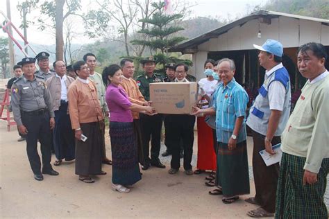 တနင်္သာရီတိုင်းဒေသကြီး အစိုးရအဖွဲ့ ဝန်ကြီးချုပ်ဦးမြင့်မောင် ထီးခီးဒေသ တာဝန်ကျဝန်ထမ်းများအားတ