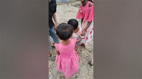 কি সুন্দর করে দূই ভাই বোন কাঁদে কাধ মিলে হাঁটছে বাকিটা দেখুন।😂😂😂🤩 Youtube