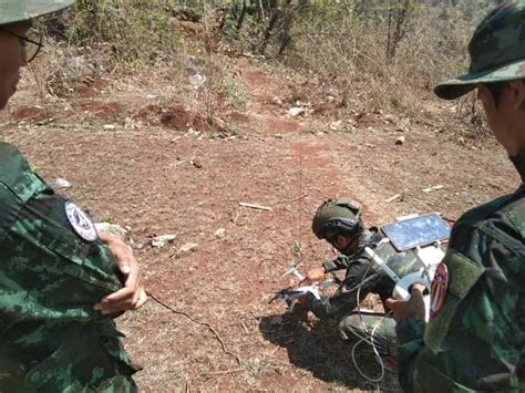 ဂျိုးဖြူတော်လှန်ရေး အင်အားစု အပတ်စဉ် လင္းေန တဲ့ လဝန္း