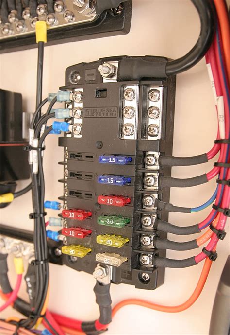Blue Sea Systems St Blade Fuse Block 12 Circuits With Negative Bus
