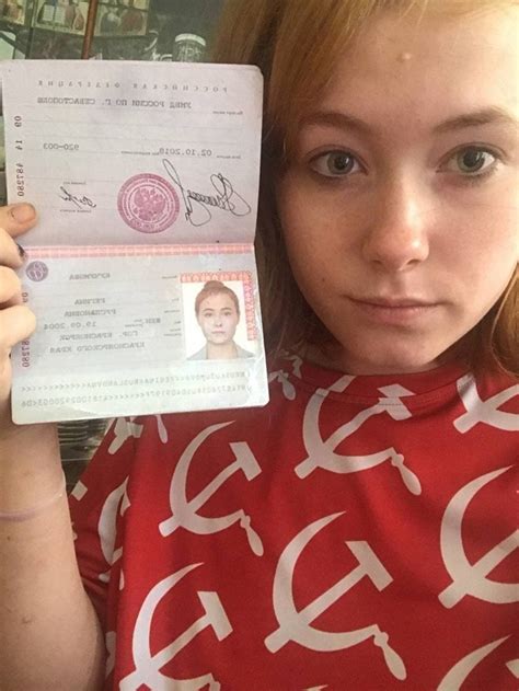 Спортик привёл силой закладчицу кидалу к себе домой заставил её делать минет и изнасиловал勞