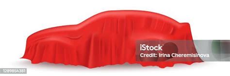 빨간 천 커튼 은 자동차를 덮고 깜짝 선물에 매달려 있는 실크 패브릭은 벡터 일러스트레이션을 공개합니다 흰색 배경에 베일 장식 아래 숨겨진 자동차 신비한 프리젠 테이션