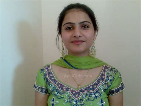 Cute And Beautiful Indian Girl Gixmi