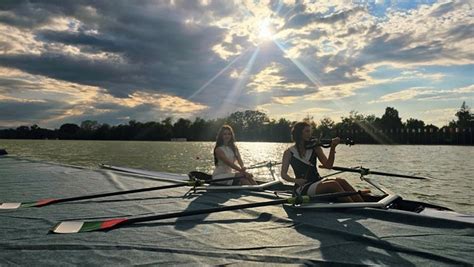 Линда Бонева цигуларката с шампионски умения в гребането и в правото