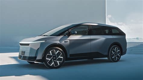 Foxtron Model D Is A 410 Mile Mercedes Rival From Taiwanese Giant Foxconn Move Electric