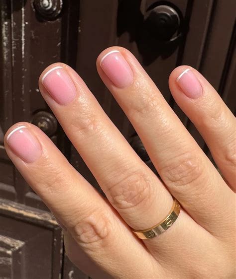 Френч — найактуальніший манікюр усіх часів що має стати головним цієї весни 2025 Читайте на