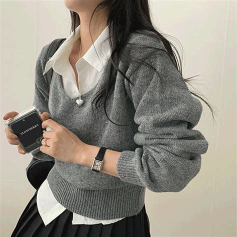 [ 데일리 색감예쁨დ ] 버터북 아방핏 V넥 니트 에이블리