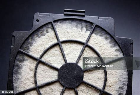 Pc의 먼지 필터 메쉬 Pc는 먼지로 덮여 있습니다 금속에 대한 스톡 사진 및 기타 이미지 금속 깨끗한 껍질 벗기기 Istock