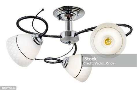 크롬 베이스와 화이트 매트 색조가 있는 블랙 3램프 샹들리에와 횡검 블랙 스트라이프와 기하학적 패턴 0명에 대한 스톡 사진 및 기타 이미지 Istock