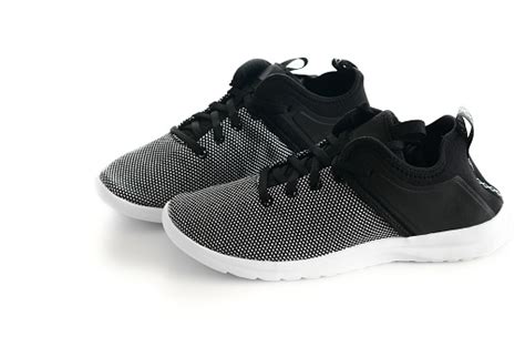 여자 블랙 스 니 커 즈 흰색 배경에 고립의 쌍입니다 패션 스포츠 스타일 신발입니다 활성 신발 가을에 대한 스톡 사진 및 기타 이미지 Istock