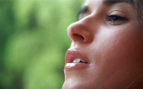 Preview And Download Wallpaper