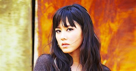 손예진 남국의 열정을 머금은 매혹적인 자태