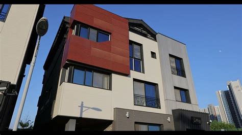 6027 아이보리와 그레이 세라믹 사이딩 금속 골판넬 브라운 고밀도 목재 판넬 마감 멋진 4층 다세대 상가주택 빌라 디자인 예쁜 건물 외벽 노란색 패널 외장 리모델링