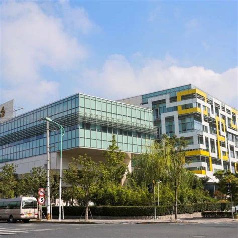 【进博】五赴进博会，阿斯利康再携全球领先创新药首展中国患者药物