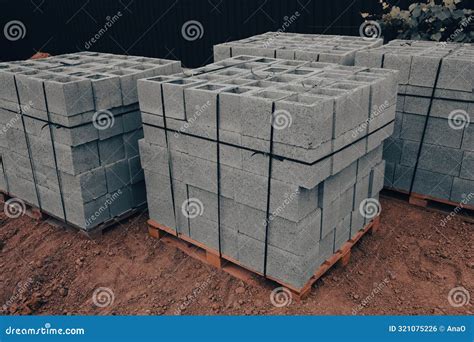 Hollow Concrete Wall Blocks Assembled On Pallets Construction Concrete Block Vibration Pressed