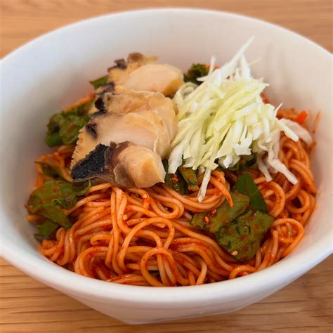 맛점 오늘의메뉴🍴 양배추계란피자🤤 ️도우 양배추 14포기 계란 4개 ️소스 폰타나 볼로네제 토마토소스 팬에 채썬 양배추를 볶다가 계란물을 넣고 익혀서 도우를 만들고