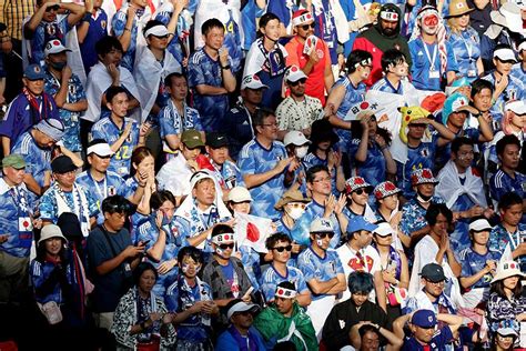 日本サポーターは「勝っても負けても一流の振る舞い」 失意のコスタリカ戦後の行動に海外称賛 The Answer