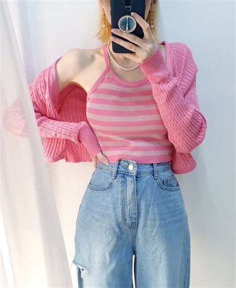 잘록허리노출 섹시한글램핏 스트라이프 홀터넥나시 크럽니트 꽈베기니트 볼레로가디건 나시가디건세트 핑크가디건 휴가룩 민소매나시 놀이공원코디 크롭니트 크롭니트가디건 나시가디건
