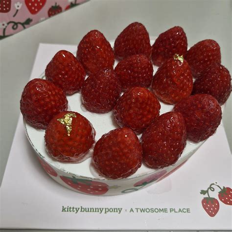 🍓 투썸플레이스 생딸기듬뿍 우유생크림케이크 솔직 후기 🍰