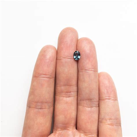 082ct 693x511x287mm Oval Brilliant Sapphire 19939 82 Misfit Diamonds