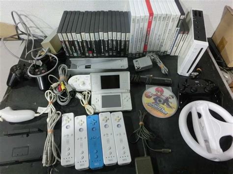 【傷や汚れあり】t【m7 24】【100サイズ】ニンテンドー Wii Ds 本体 Ps Ds Wii コントローラー・ソフト付 通電可
