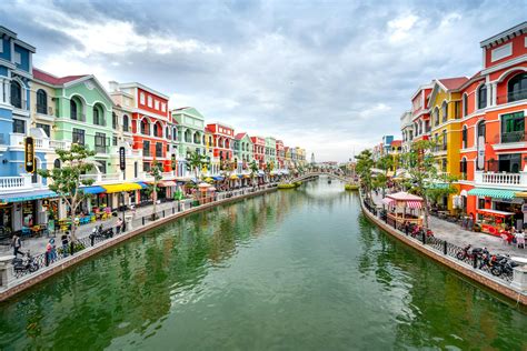 강 강가 개울 거리 건물 건축 경치가 좋은 관광 관광 명소 관심 장소 구름 낀 날씨 구름 낀 하늘 구조 그랜드 월드 그랜드 월드 푸꾸옥 그림 같은