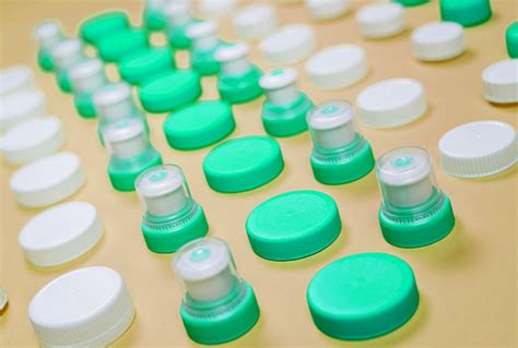 많은 다른 유형 사용 하거나 새로운 배터리 충전식 누 산 기 컬러 배경에 알카라인 배터리 0명에 대한 스톡 사진 및 기타 이미지 Istock