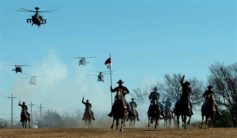 美軍傳統騎兵新文化：馬刺騎兵團 尖端科技 軍事資料庫
