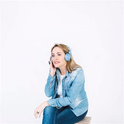 Free Photo Adult Woman Listening To Music Carefully