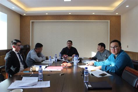 Эдийн засаг санхүү төсвийн зарцуулалт хөрөнгө оруулалтын ажлын хороо хуралдлаа