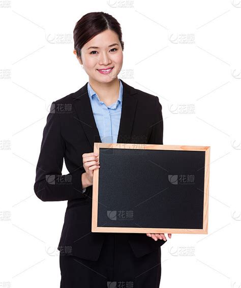 手持黑板的女商人