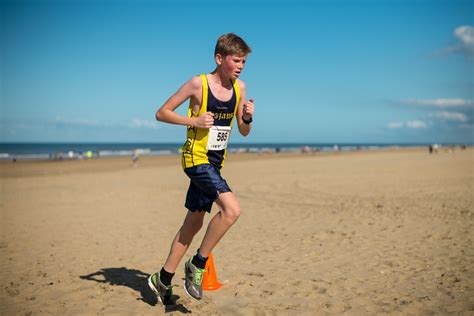 무료 이미지 바닷가 바다 사람 달리는 휴양 조깅 경주 스포츠 지구력 체육 실기 육체적 운동 야외