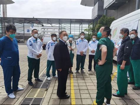 张伯礼院士到上海新国博方舱看望天津援沪医疗队队员 天津中医药大学研究院