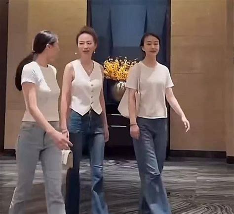 恒大歌舞团团长白珊珊领衔两个美女跟随气场惊人不怒自威 哔哩哔哩