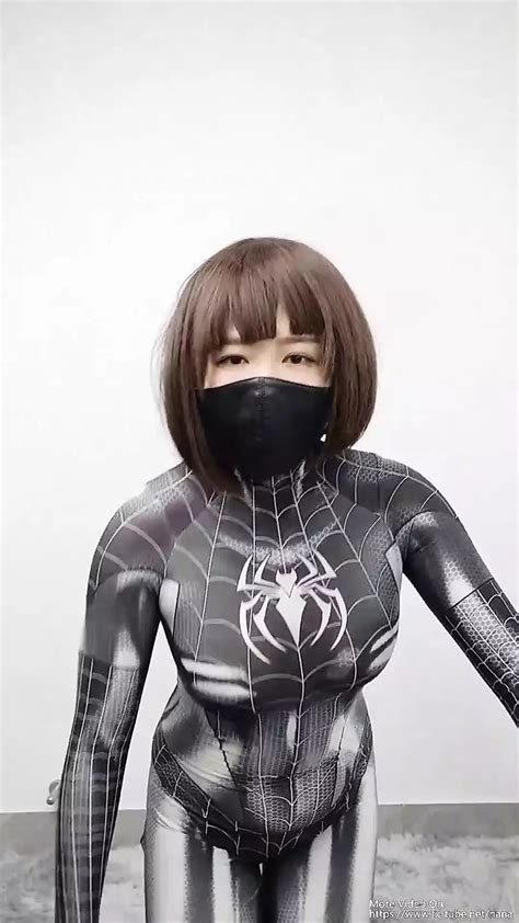 NANA Zentai E Rainwear Ottengono L Orgasmo Con I Vibratori XHamster