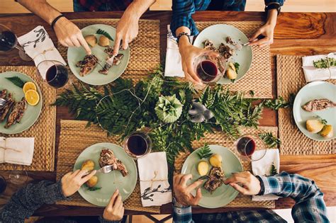 Festive Buffet For You🥂 포포인츠 바이 쉐라톤 강남 에볼루션에서 연말 스페셜 뷔페로 소중한 사람과 함께 가장 특별한 시간을 보내보세요 각종