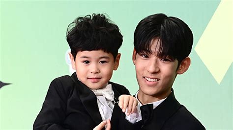 [포토]장신영♥강경준 아들 정안 정우 사이 좋은 형제