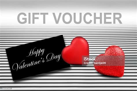두 개의 빨간 하트와 기프트 바우처와 함께 하는 해피 발렌타인 데이 0명에 대한 스톡 사진 및 기타 이미지 0명 14 2022년 Istock